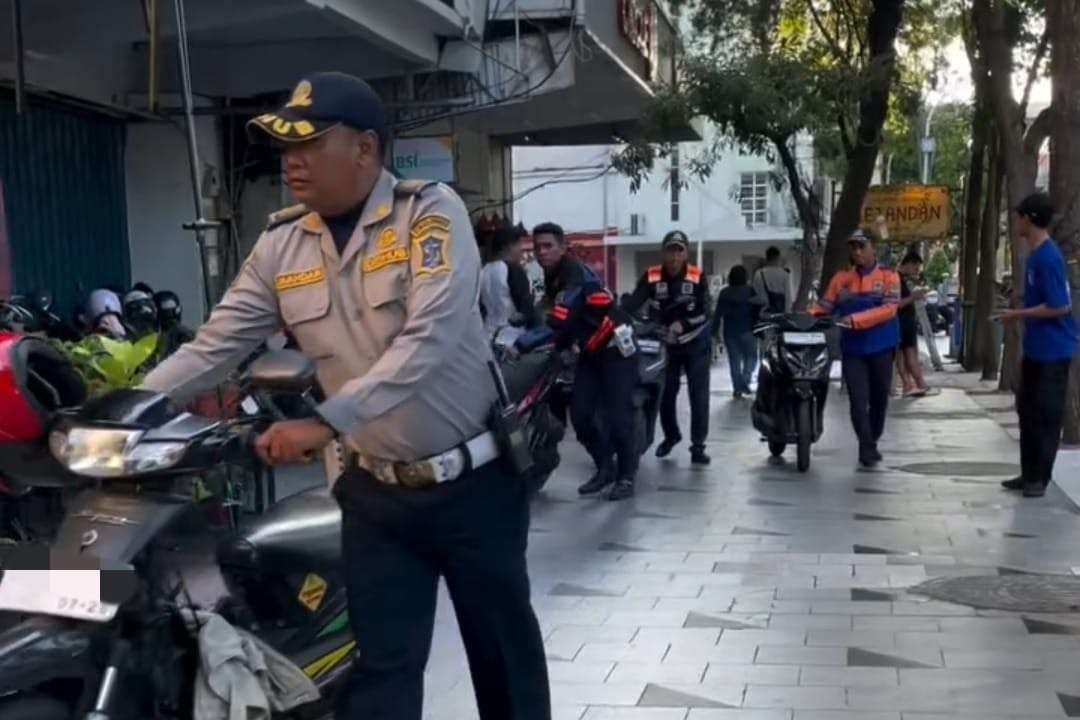Pemkot Surabaya Evaluasi Penataan Parkir Jalan Tunjungan, Lalu Lintas ...